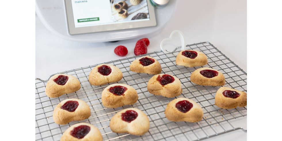 Galletas con corazon de mermelada. Ideales para celebrar San Valentín