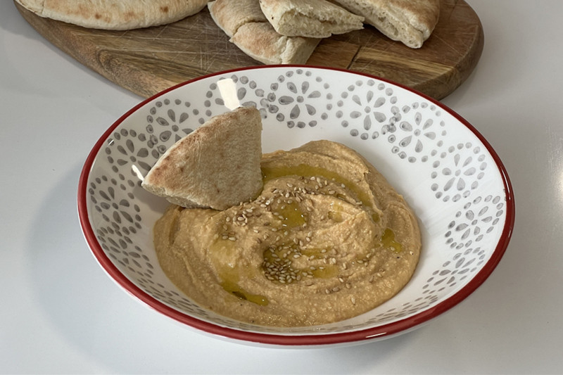 Aperitivos saludables: Pan de pita con Hummus de pimiento rojo